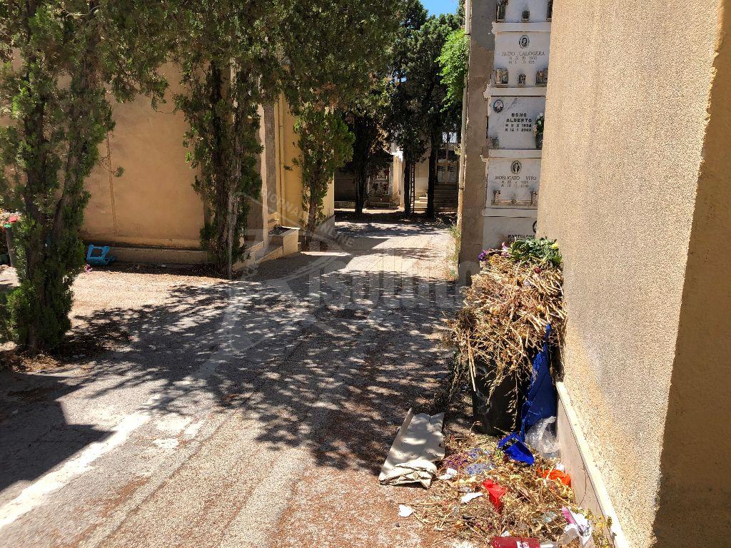 Cimitero di Sciacca degrado - Risoluto