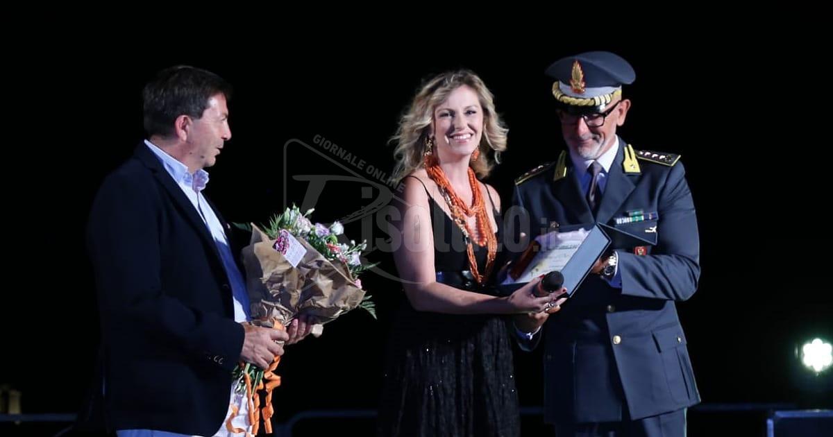 Premio speciale Mimosa d'oro all'artigiana del corallo Laura Di ...