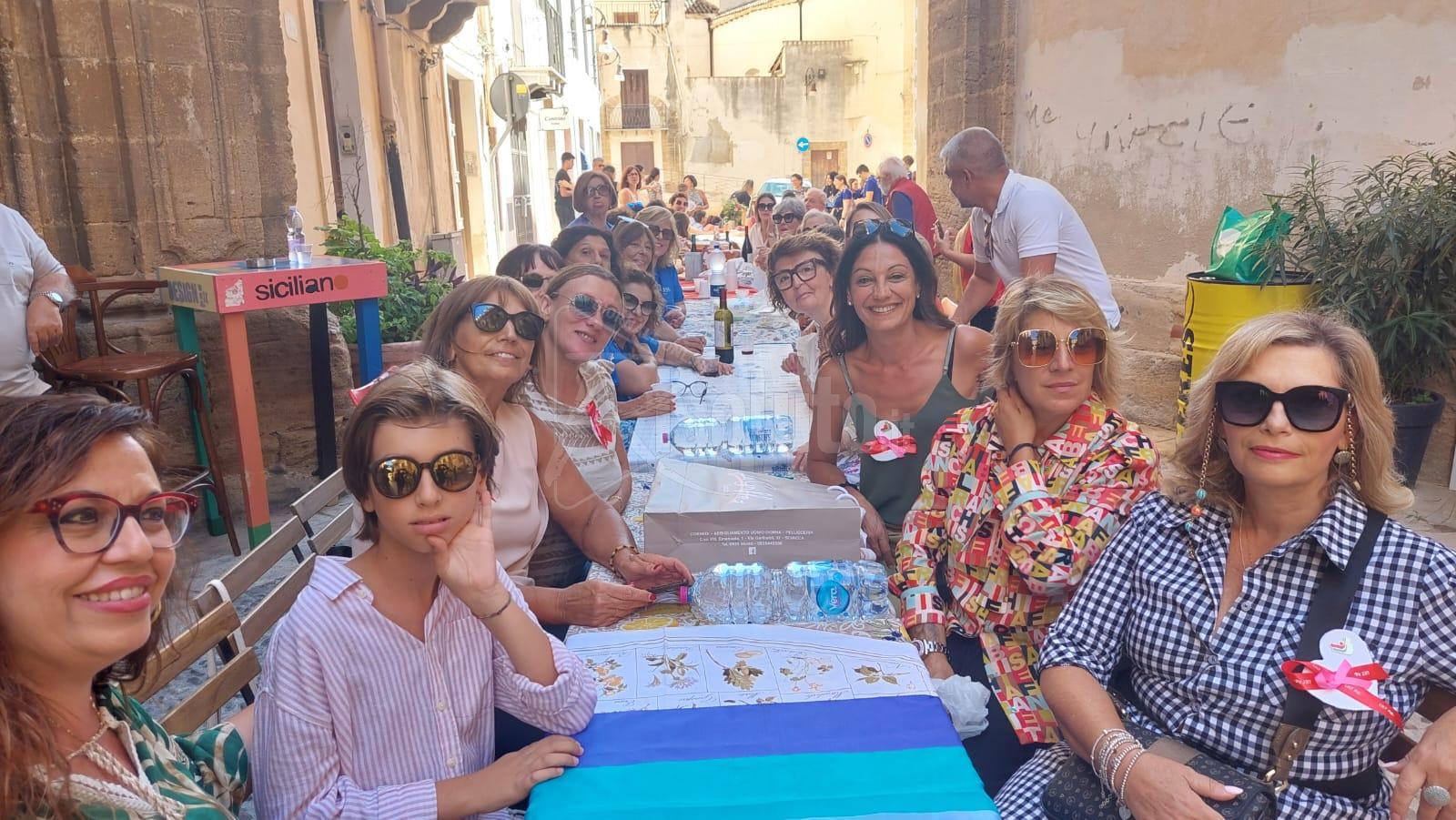 Tavolata di condivisione nel centro di Sciacca, Viviana Rizzuto: "Siamo ...