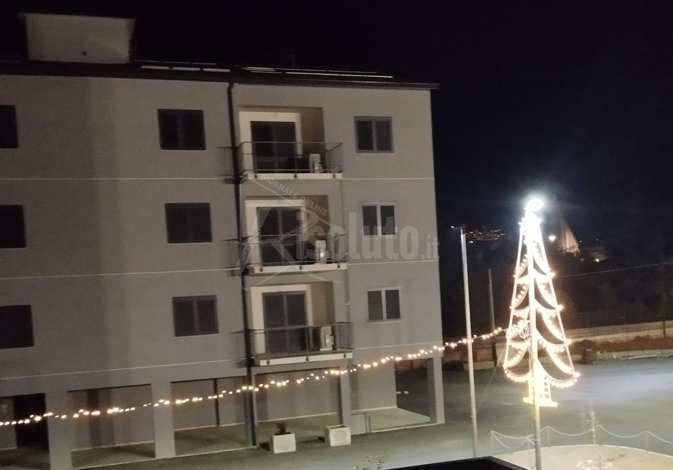 Arriva il Natale alle palazzine di via Fani a Ribera insieme alla luce - Risoluto