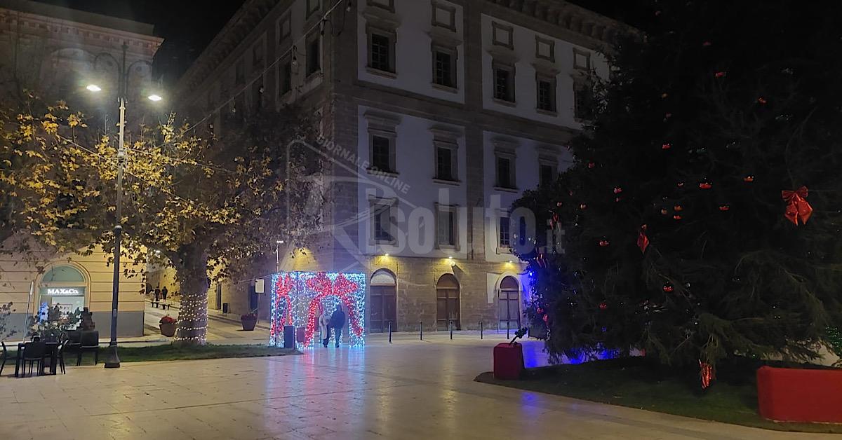Spento anche a Natale l’albero in piazza Scandaliato a Sciacca - Risoluto